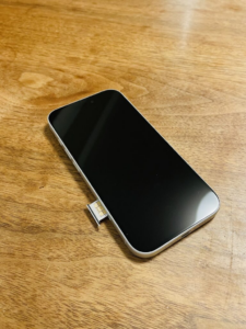 iPhone16 開封の儀とSIMカードの入れ替え方法｜初期設定ガイド【SIMカードの向きは？】 – Super Geek Tiger